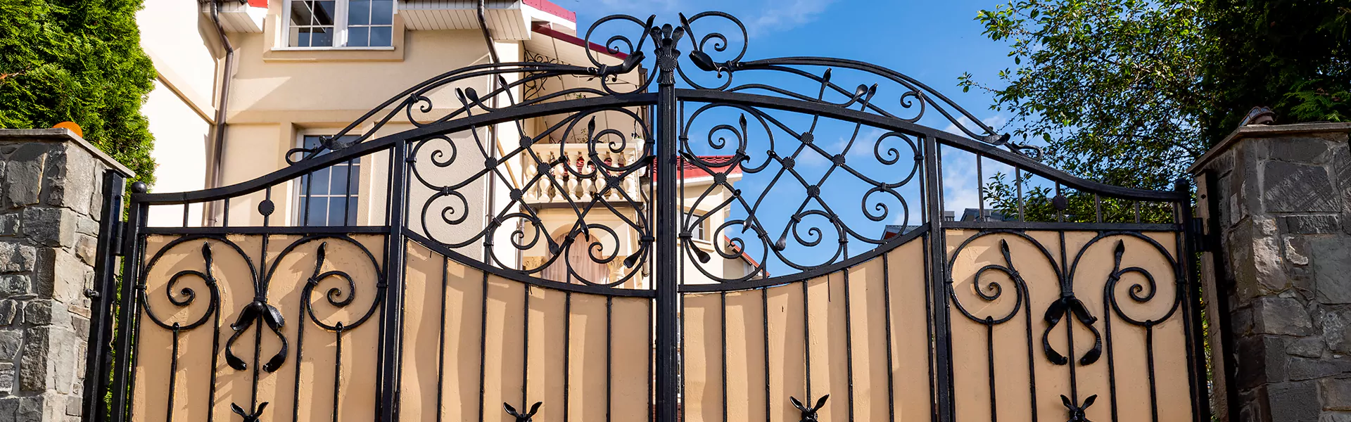 Swing Gate Repair Vancouver, BC | Quick Swing Gate Repair Specialist